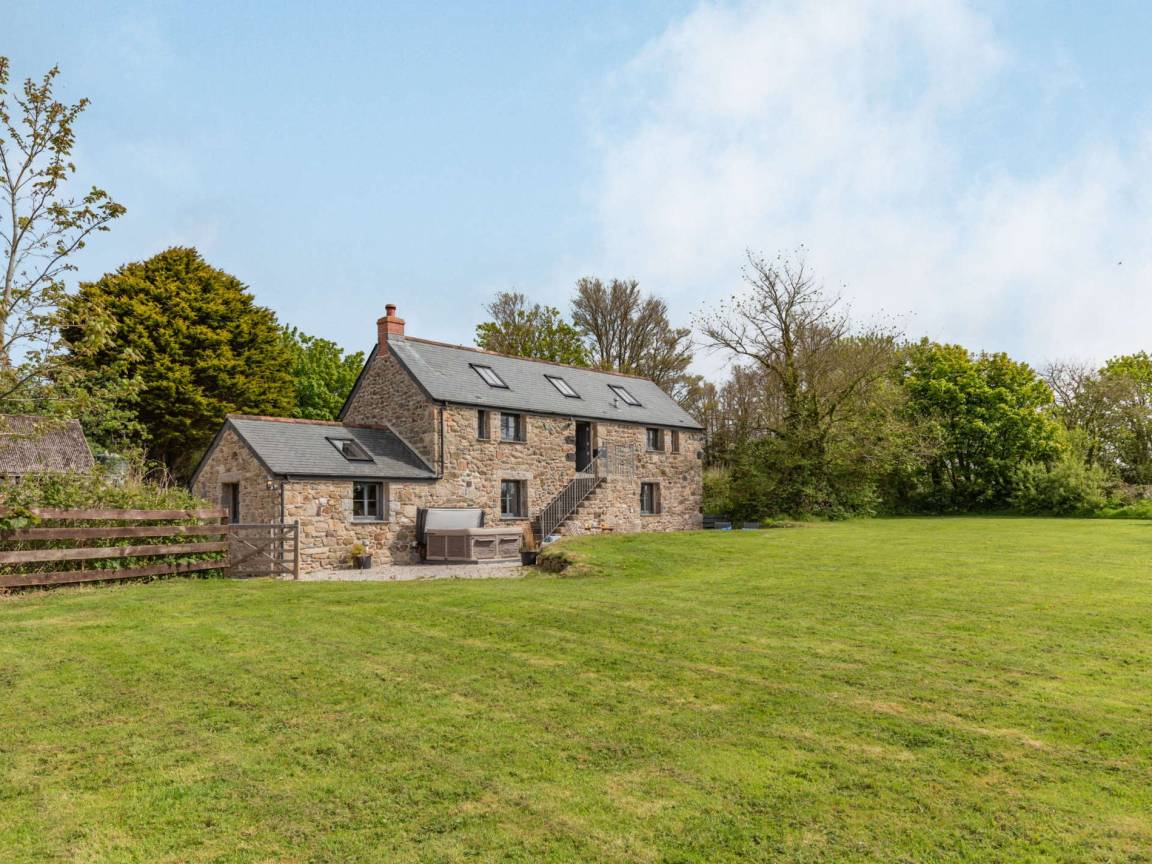Cottage ∙ 3 Bedrooms ∙ 6 Guests - Praa Sands