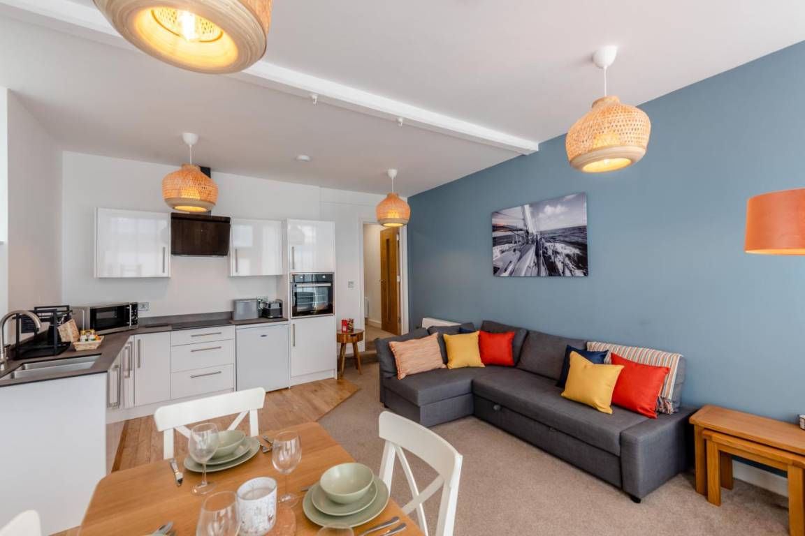 Apartment ∙ 2 Bedrooms ∙ 4 Guests - Dartmouth