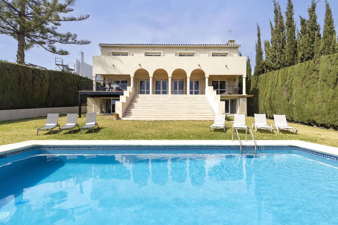 300 M² Apartment ∙ 7 Bedrooms ∙ 15 Guests - Marbella
