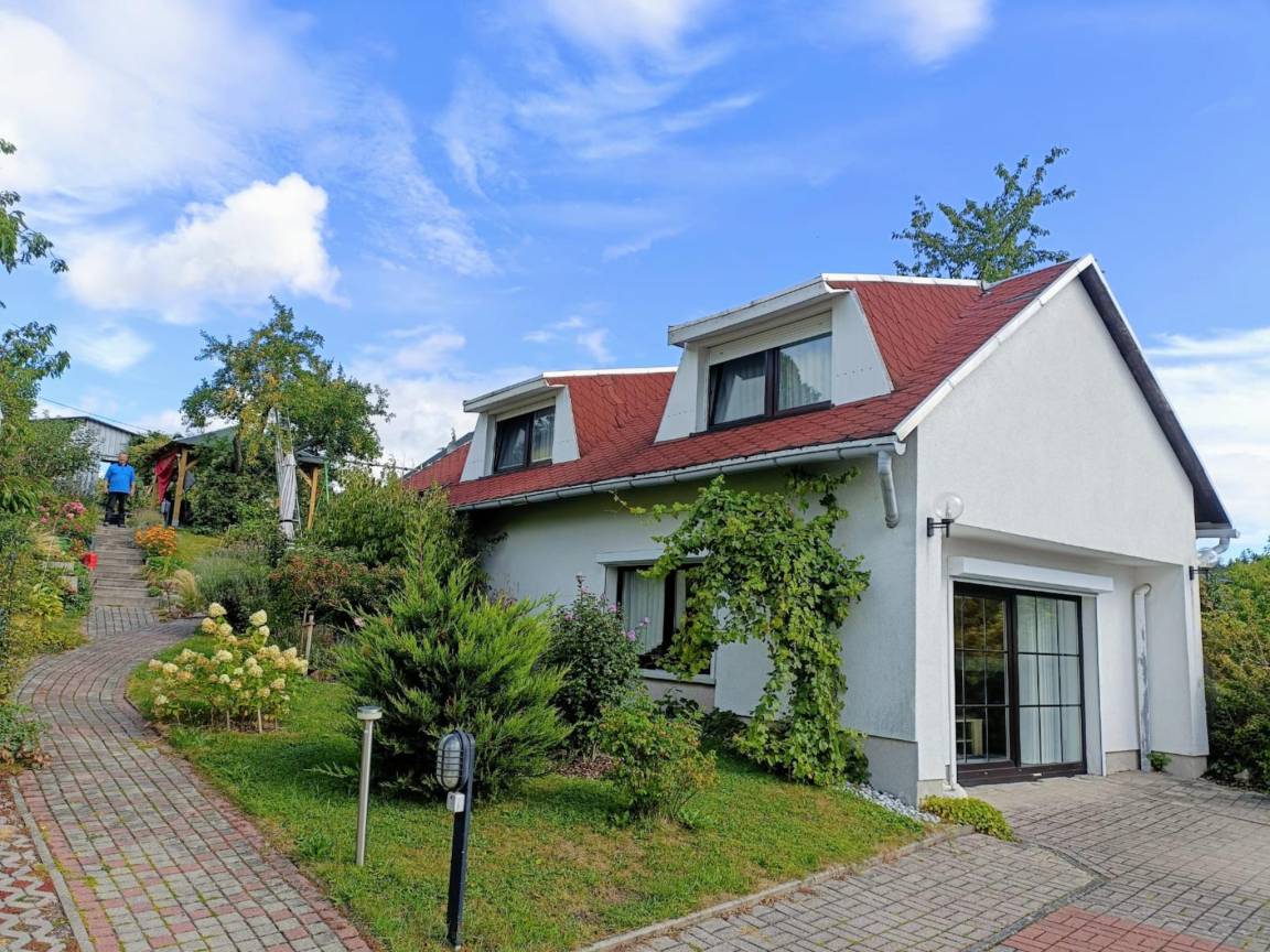 90 M² Talo ∙ 2 Makuuhuonetta ∙ 4 Vierasta - Waltershausen