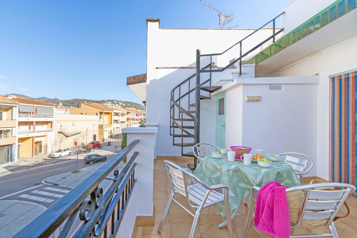 90 M² Apartment ∙ 2 Bedrooms ∙ 5 Guests - Roses