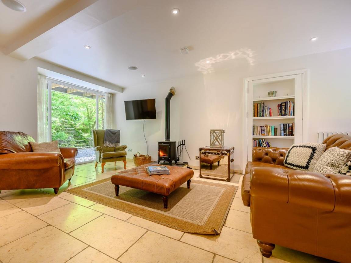 Cottage ∙ 2 Bedrooms ∙ 4 Guests - Bowness-on-Windermere