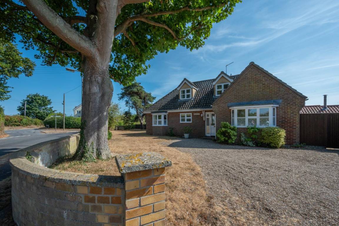 Cottage ∙ 4 Bedrooms ∙ 5 Guests - Dunwich