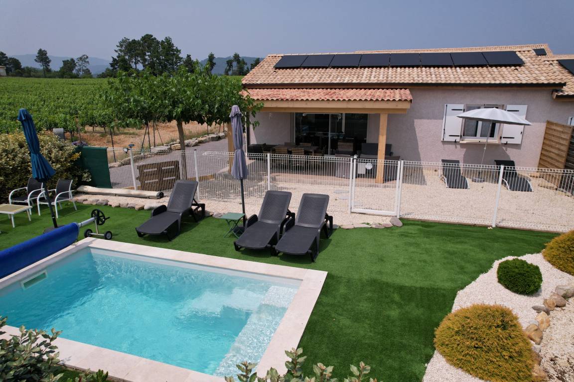 60 M² Villa ∙ 2 Chambres ∙ 6 Personnes - Joyeuse