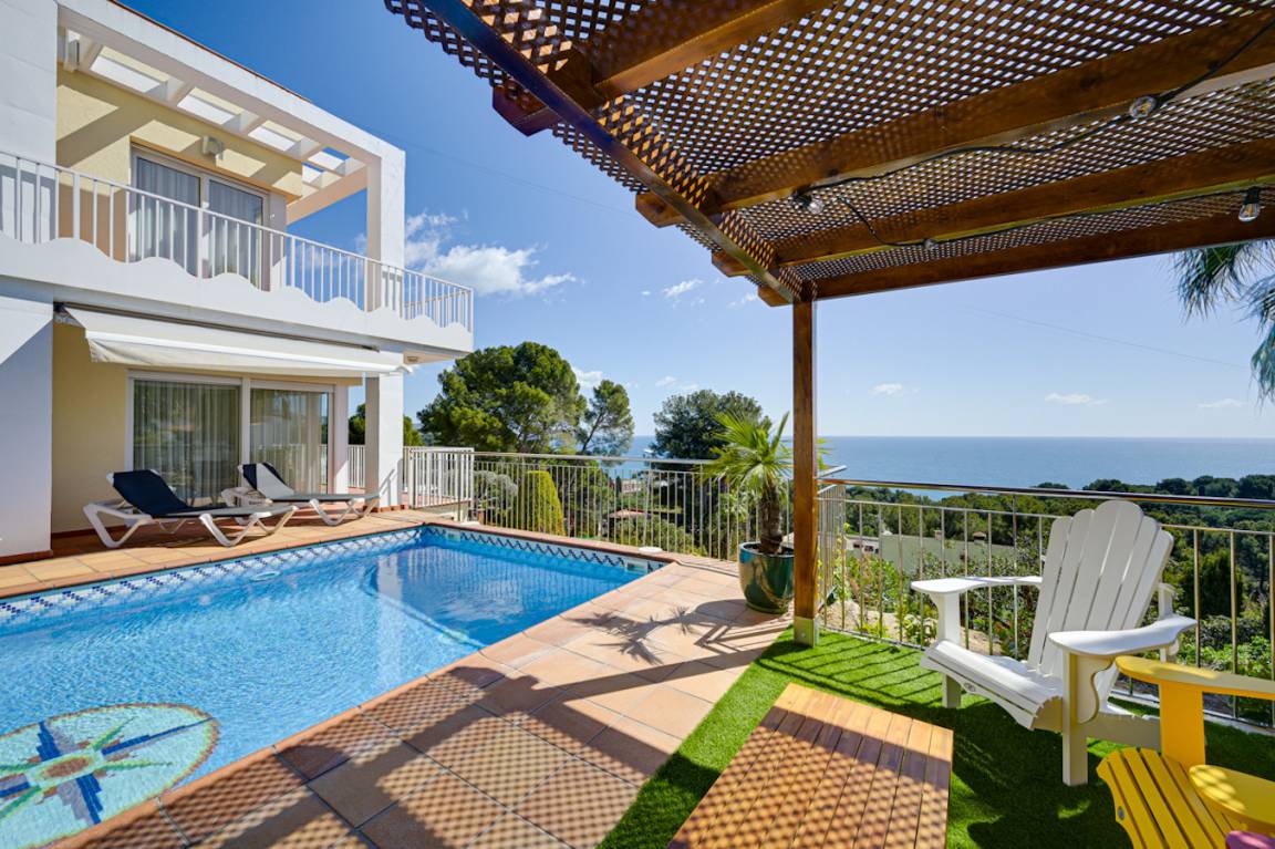 260 M² Villa ∙ 3 Bedrooms ∙ 7 Guests - Blanes