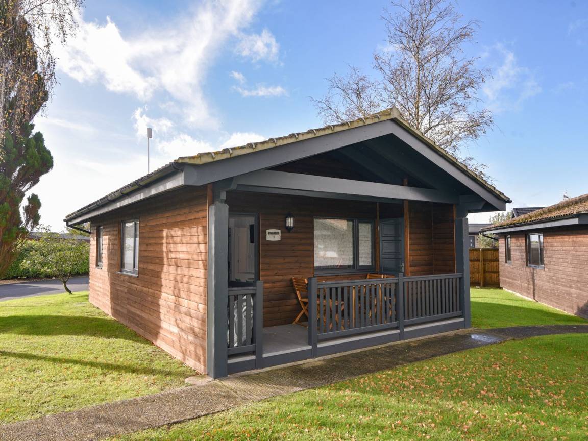 Cottage ∙ 2 Bedrooms ∙ 4 Guests - Beer