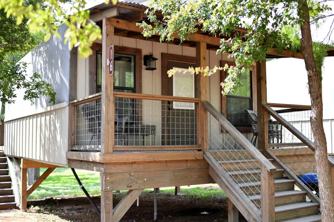 Camping-unterkunft ∙ 1 Schlafzimmer ∙ 6 Gäste - Seguin, TX