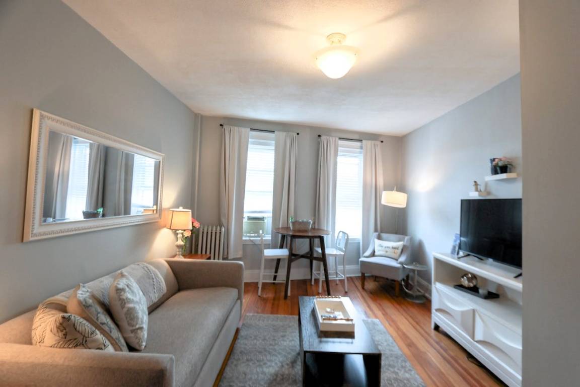 Apartment ∙ 1 Bedroom ∙ 4 Guests - Waltham, MA