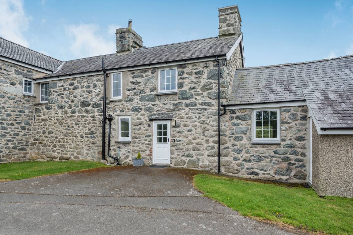 Cottage ∙ 4 Bedrooms ∙ 8 Guests - North Wales