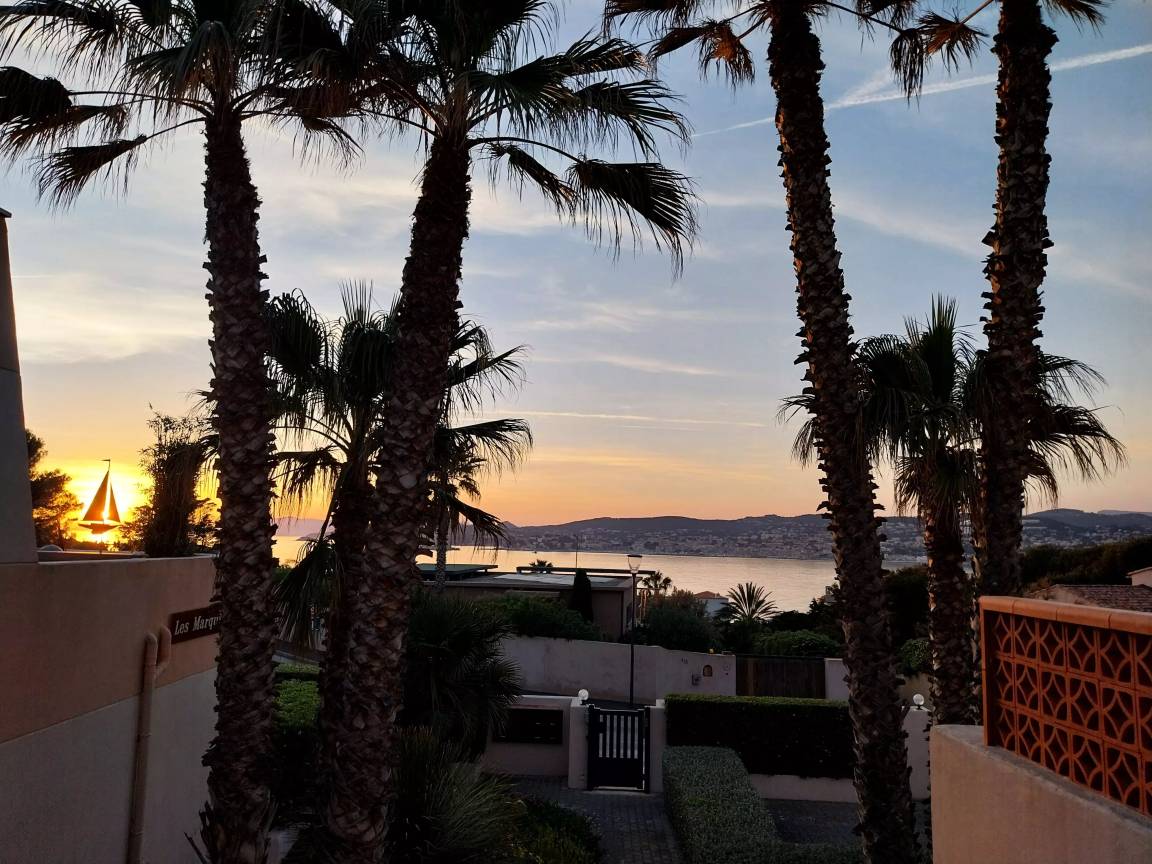 77 M² Apartment ∙ 3 Bedrooms ∙ 5 Guests - Sanary-sur-Mer