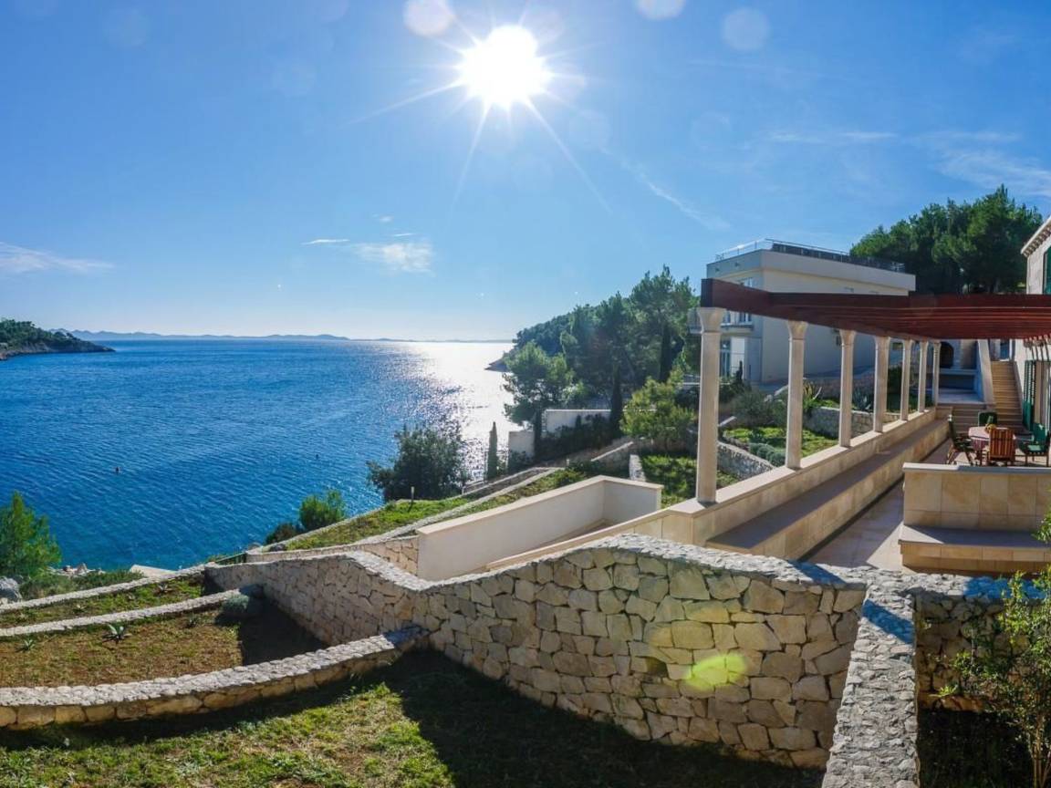 240 M² House ∙ 3 Bedrooms ∙ 8 Guests - Sutivan