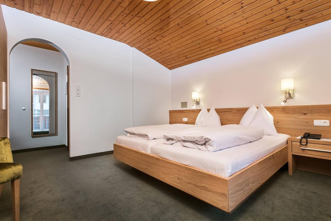 Hotel ∙ Doppelzimmer, Dusche Oder Bad, Wc, Balkon - Zell am See