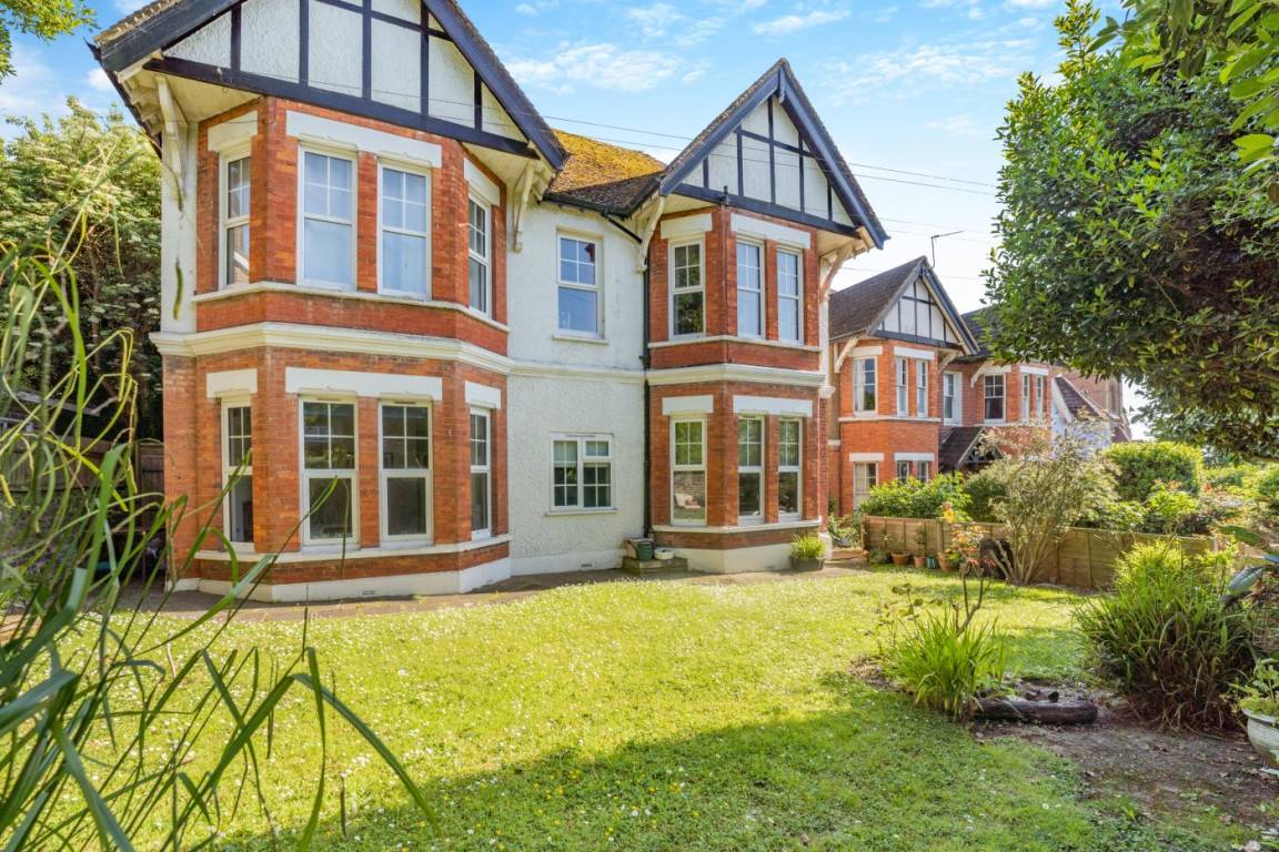 Apartment ∙ 2 Bedrooms ∙ 4 Guests - Bexhill