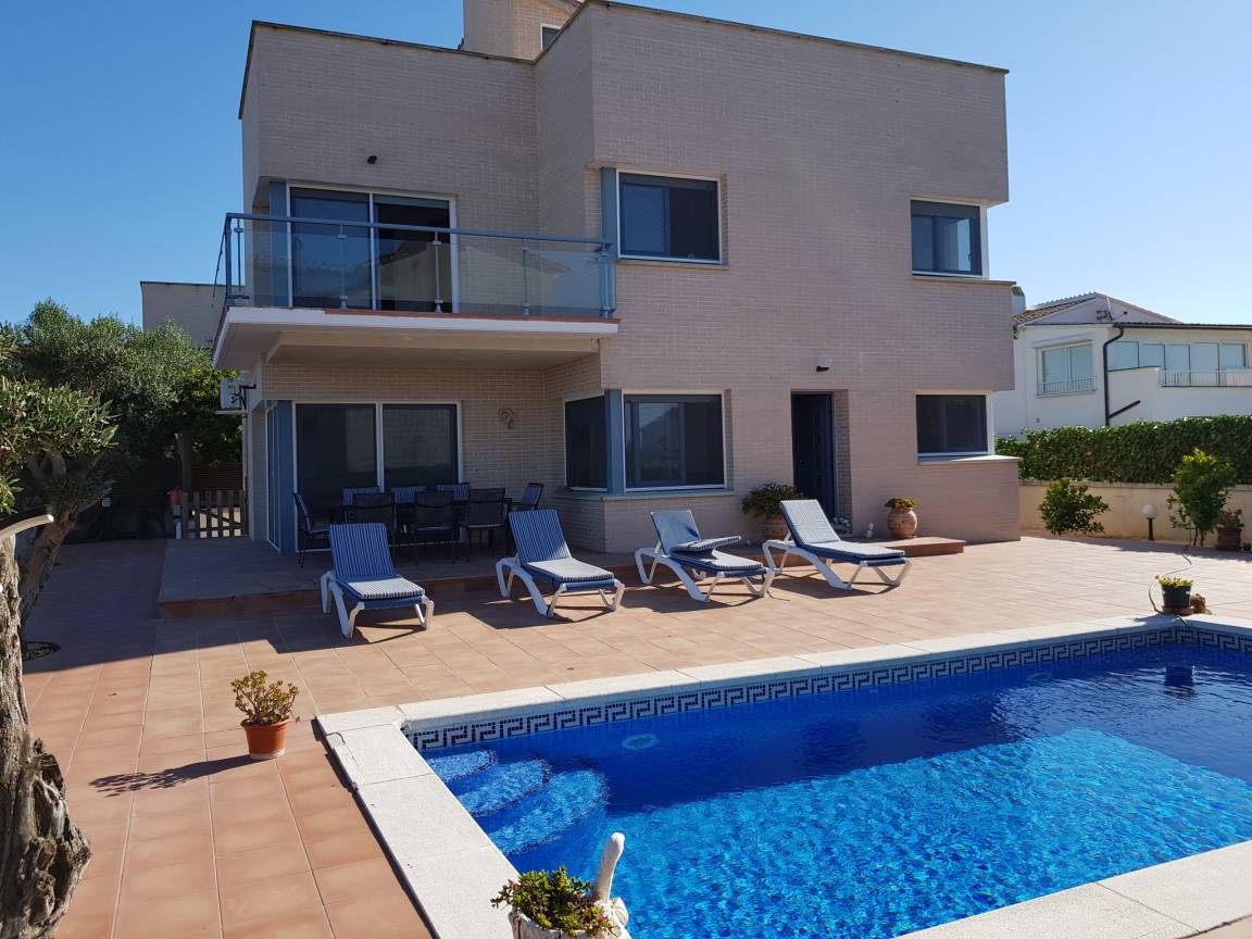 130 M² Villa ∙ 3 Habitaciones ∙ 6 Huéspedes - Roses