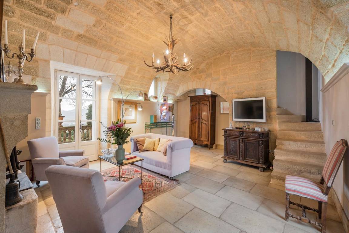 Castle ∙ 6 Bedrooms ∙ 12 Guests - Uzès