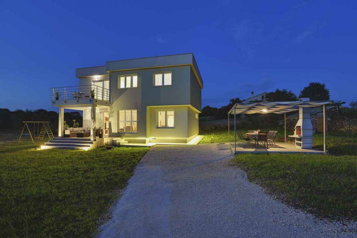 125 M² Villa ∙ 3 Bedrooms ∙ 8 Guests - Pula