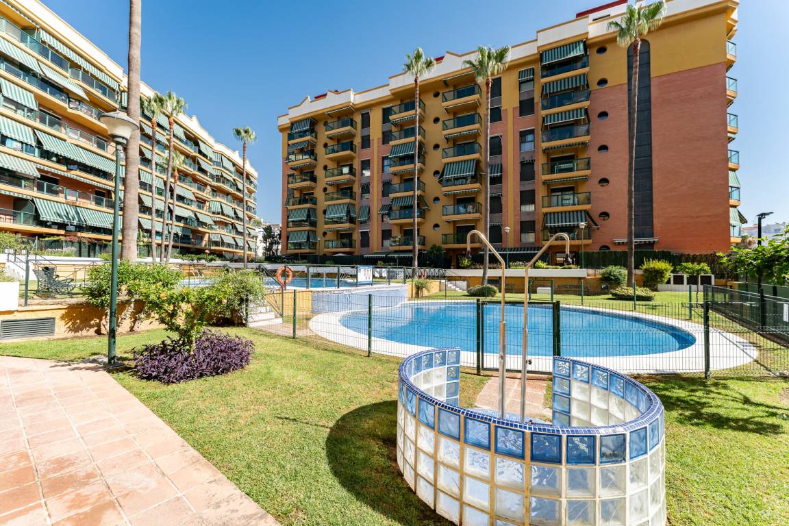 70 M² Apartamento ∙ 2 Habitaciones ∙ 5 Huéspedes - Torremolinos