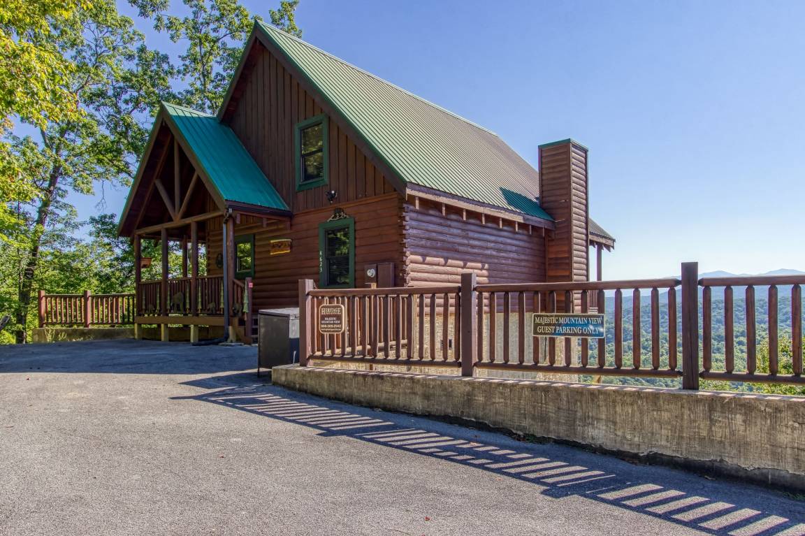 Cabin ∙ 2 Bedrooms ∙ 6 Guests - Pigeon Forge, TN