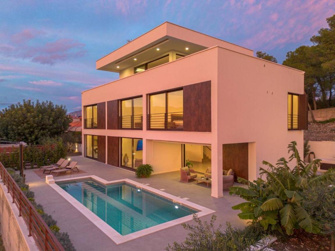 500 M² Ferienhaus ∙ 5 Schlafzimmer ∙ 10 Gäste - Brela