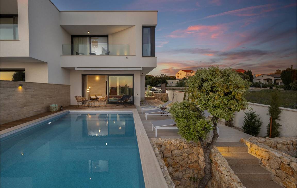 160 M² Casa ∙ 3 Habitaciones ∙ 8 Huéspedes - Novalja