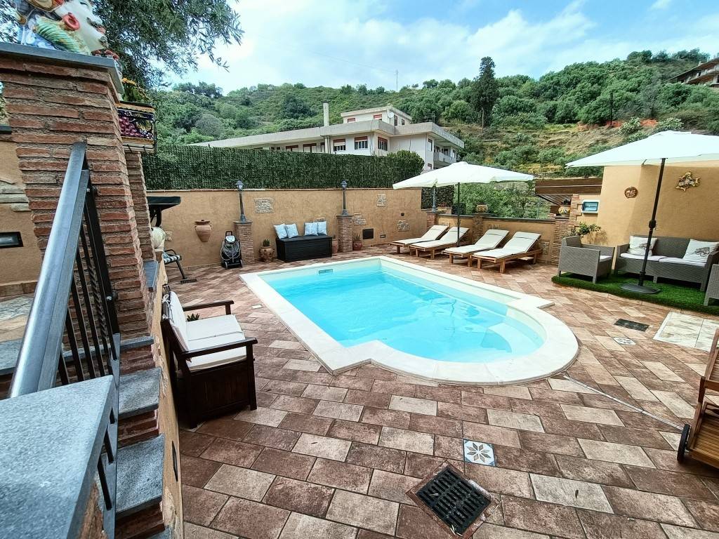 90 M² Villa ∙ 2 Habitaciones ∙ 6 Huéspedes - Santa Teresa di Riva