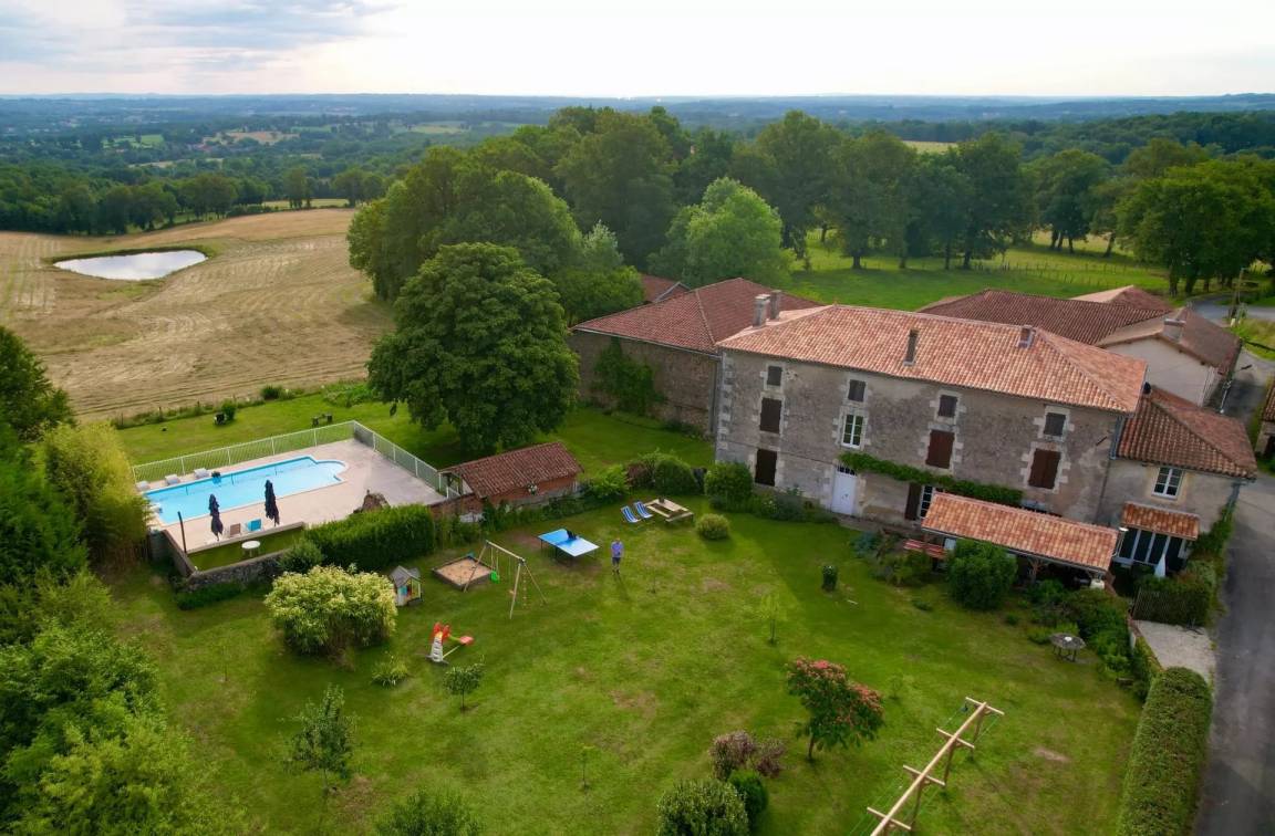 150 M² Huis ∙ 2 Slaapkamers ∙ 6 Gasten - Charente