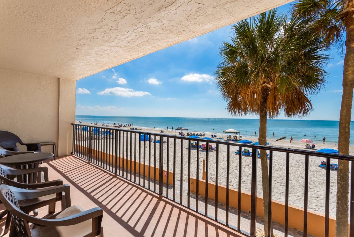 134 M² Condo ∙ 3 Bedrooms ∙ 8 Guests - Madeira Beach, FL