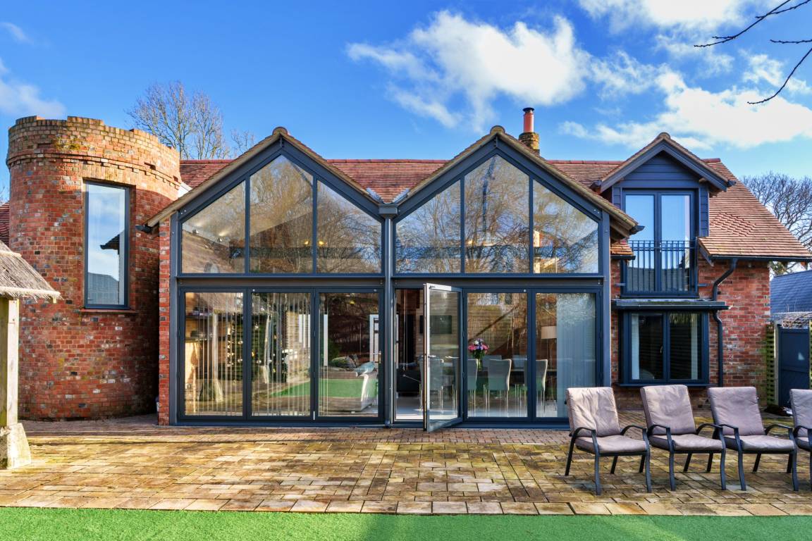 201 M² Cottage ∙ 4 Bedrooms ∙ 8 Guests - Ringwood