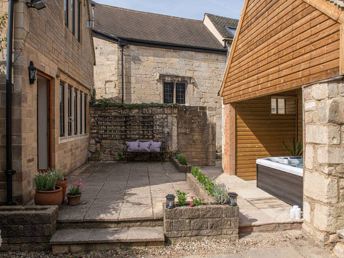 329 M² House ∙ 4 Bedrooms ∙ 10 Guests - Stroud