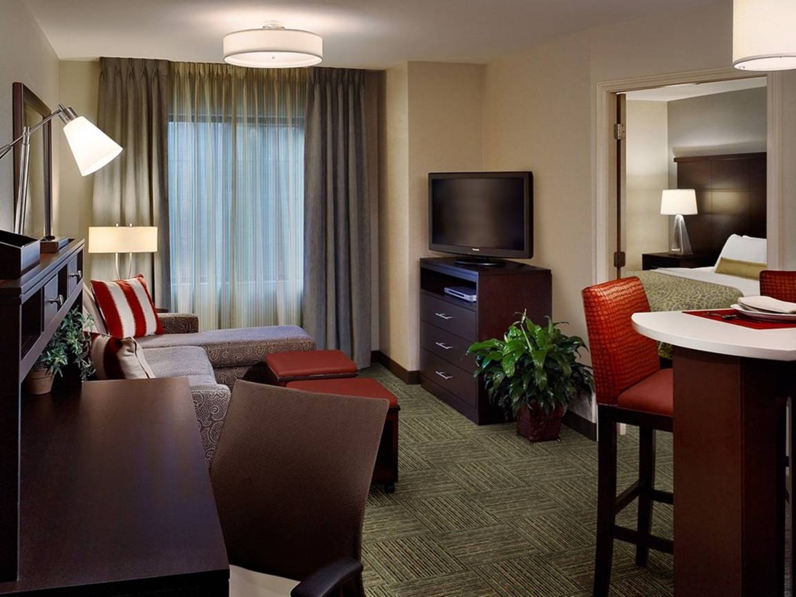 Condo ∙ 1 Bedroom ∙ 4 Guests - Bloomfield Township, MI