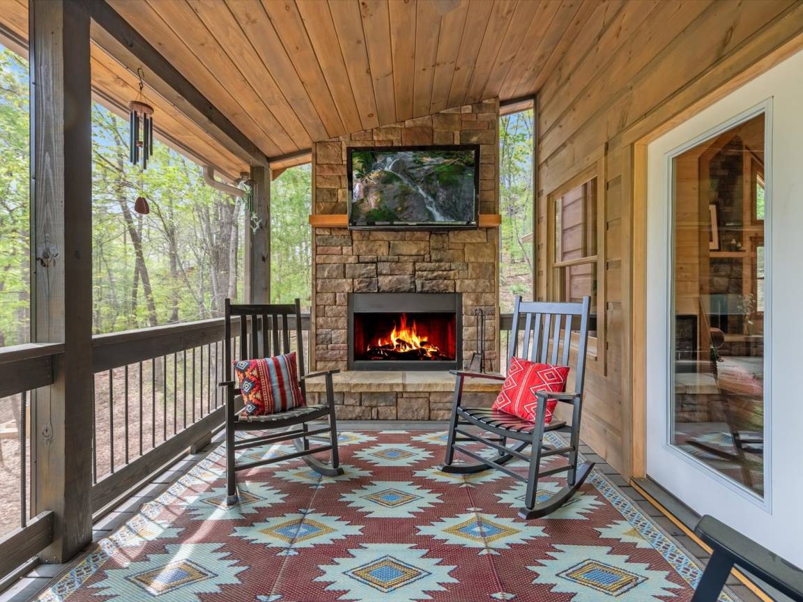 279 M² Cabin ∙ 3 Bedrooms ∙ 8 Guests - Blue Ridge, GA