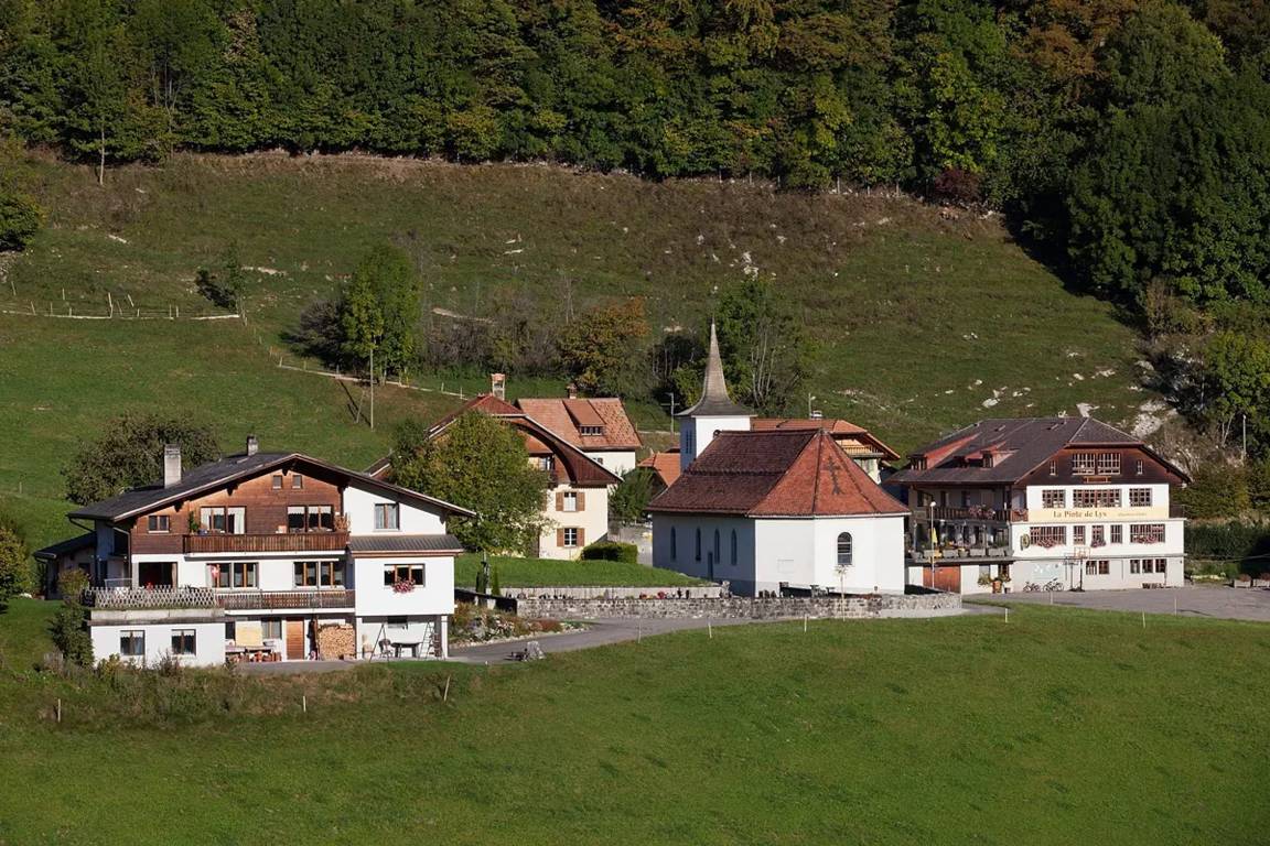75 M² Ferienwohnung ∙ 1 Schlafzimmer ∙ 2 Gäste - Kanton Freiburg
