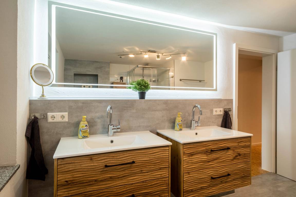 220 M² Ferienwohnung ∙ 7 Schlafzimmer ∙ 16 Gäste - Tettnang