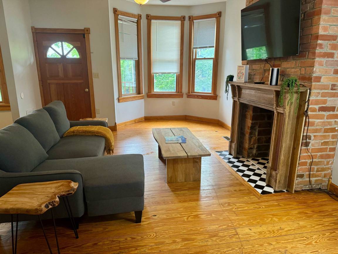 147 M² House ∙ 2 Bedrooms ∙ 7 Guests - Grove City, OH