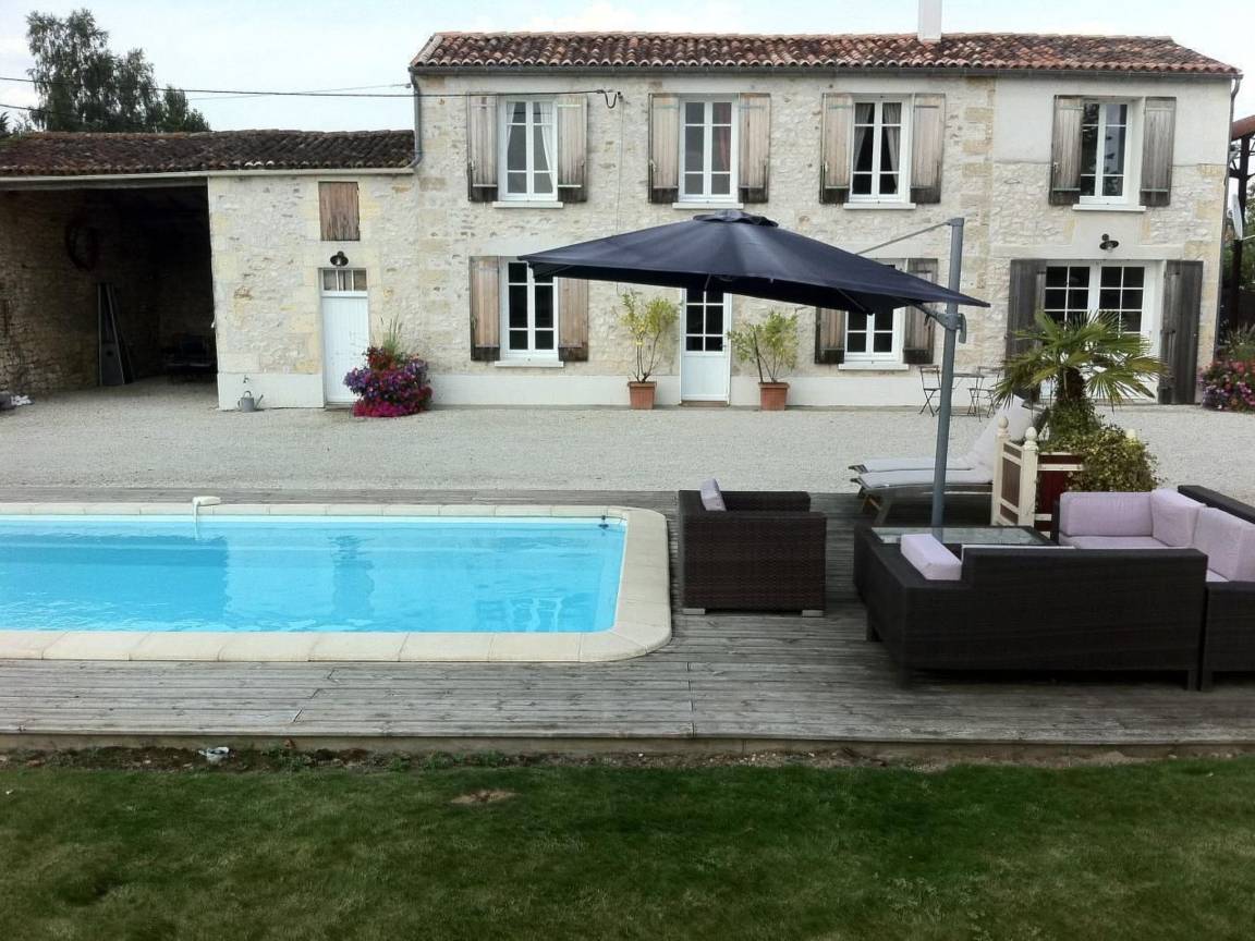 190 M² Maison De Vacances ∙ 4 Chambres ∙ 9 Personnes - Saintes