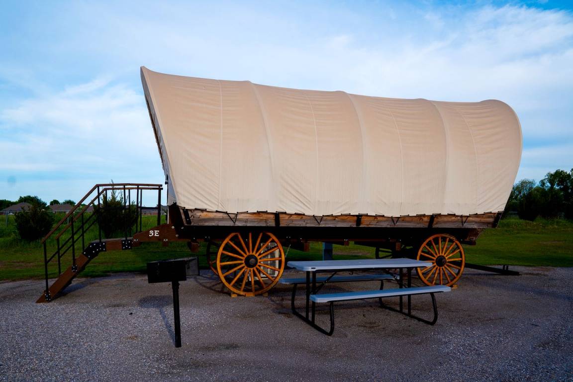 Caravan ∙ 1 Bedroom ∙ 6 Guests - Oklahoma City, OK