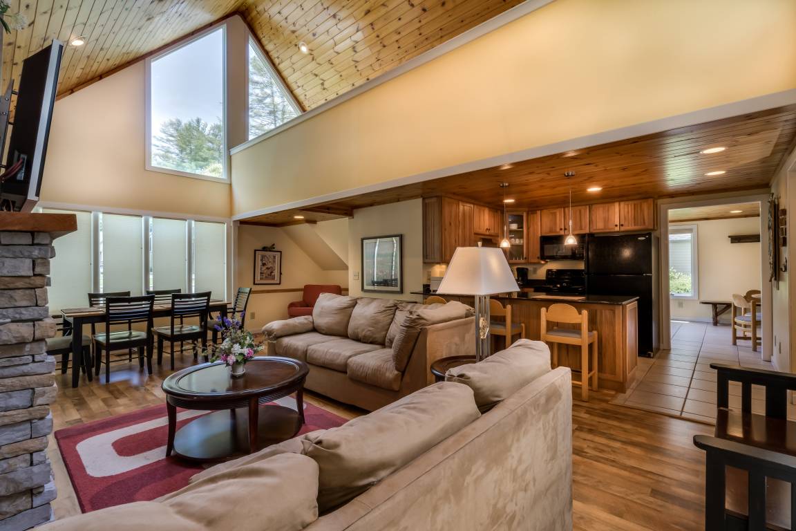 142 M² House ∙ 3 Bedrooms ∙ 6 Guests - Lake Jocassee