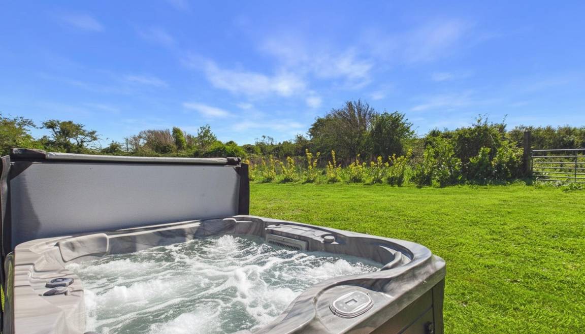 93 M² Chalet ∙ 3 Bedrooms ∙ 6 Guests - Tenby