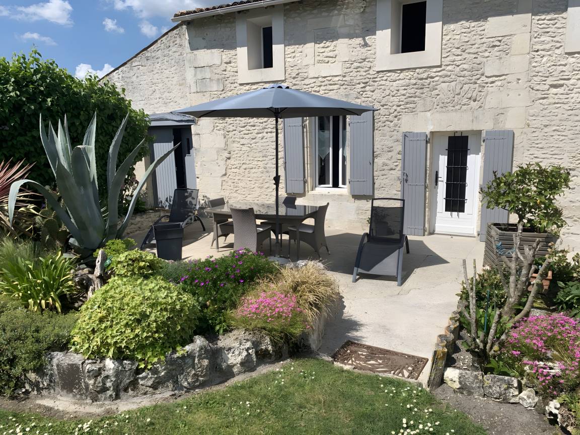 100 M² House ∙ 2 Bedrooms ∙ 5 Guests - Mortagne-sur-Gironde