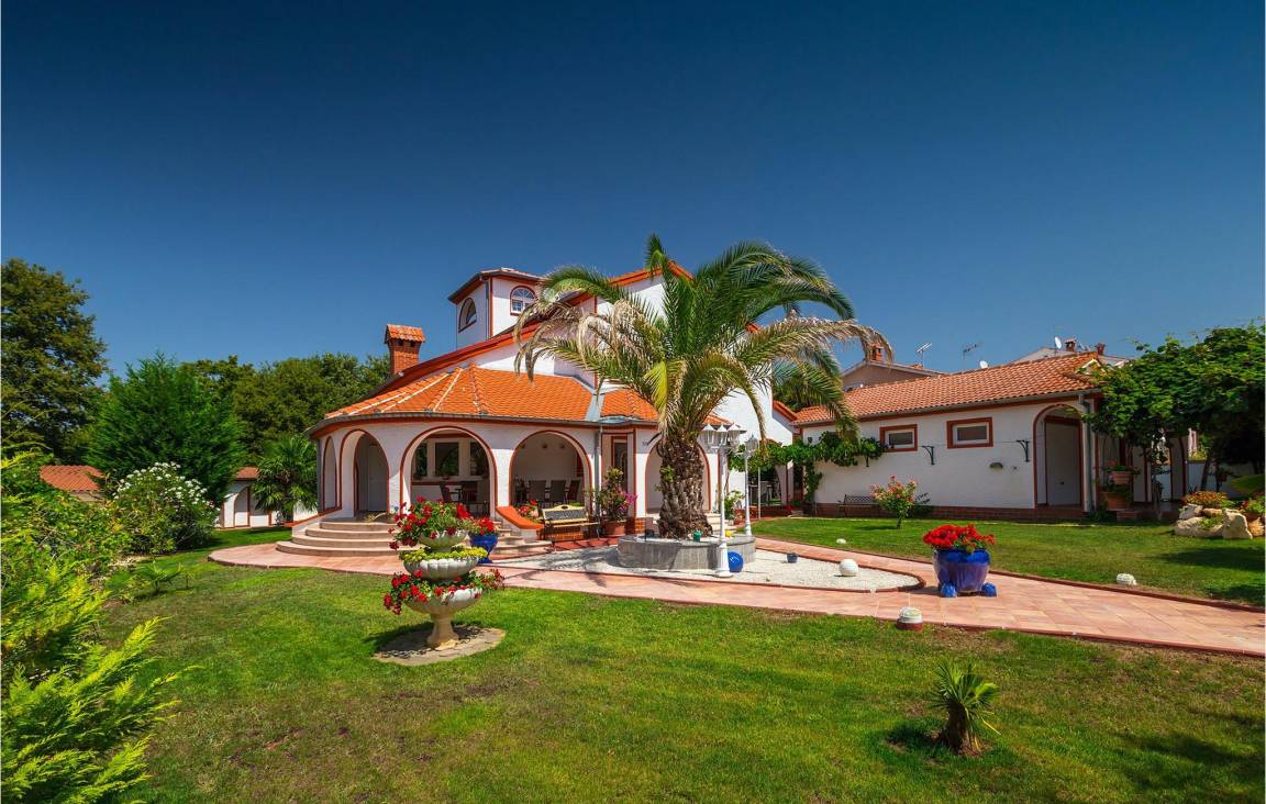 291 M² House ∙ 4 Bedrooms ∙ 8 Guests - Poreč