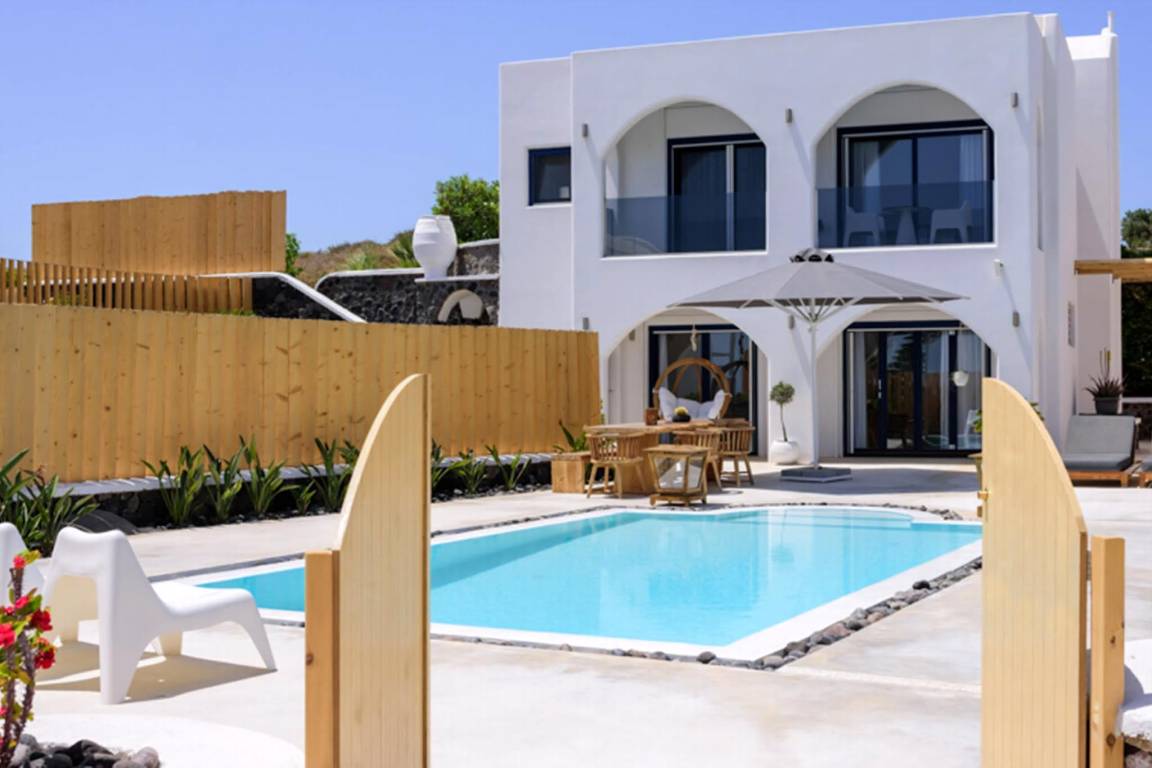 100 M² Villa ∙ 3 Bedrooms ∙ 6 Guests - Santorini