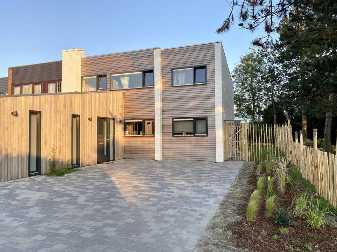 200 M² House ∙ 6 Bedrooms ∙ 12 Guests - Zeeland