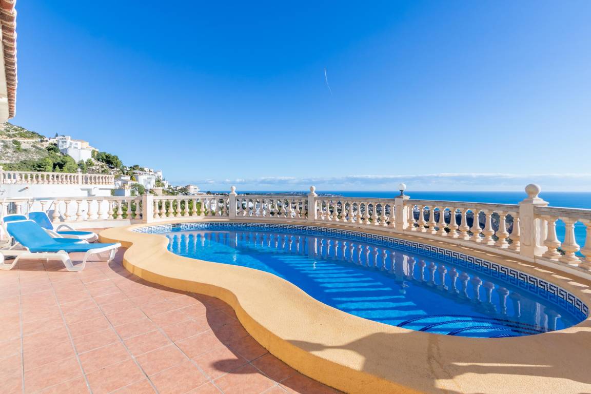 120 M² Villa ∙ 4 Bedrooms ∙ 8 Guests - Moraira