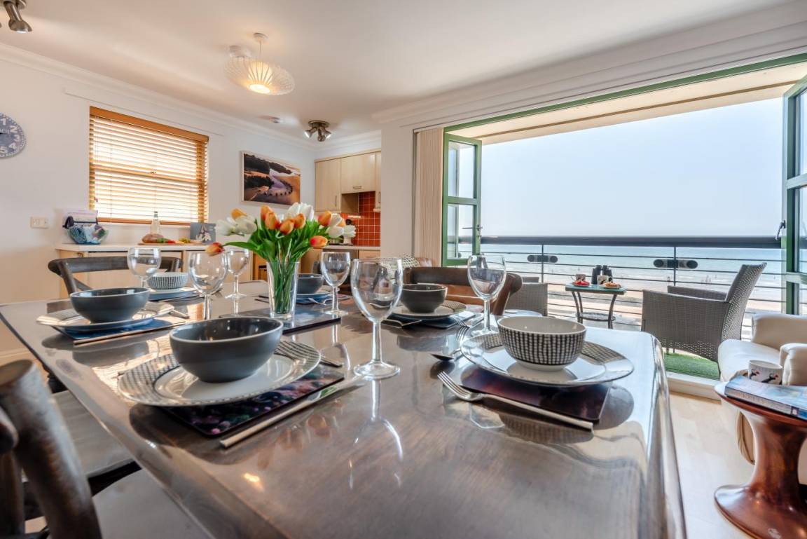 Apartment ∙ 3 Bedrooms ∙ 6 Guests - Little Haven