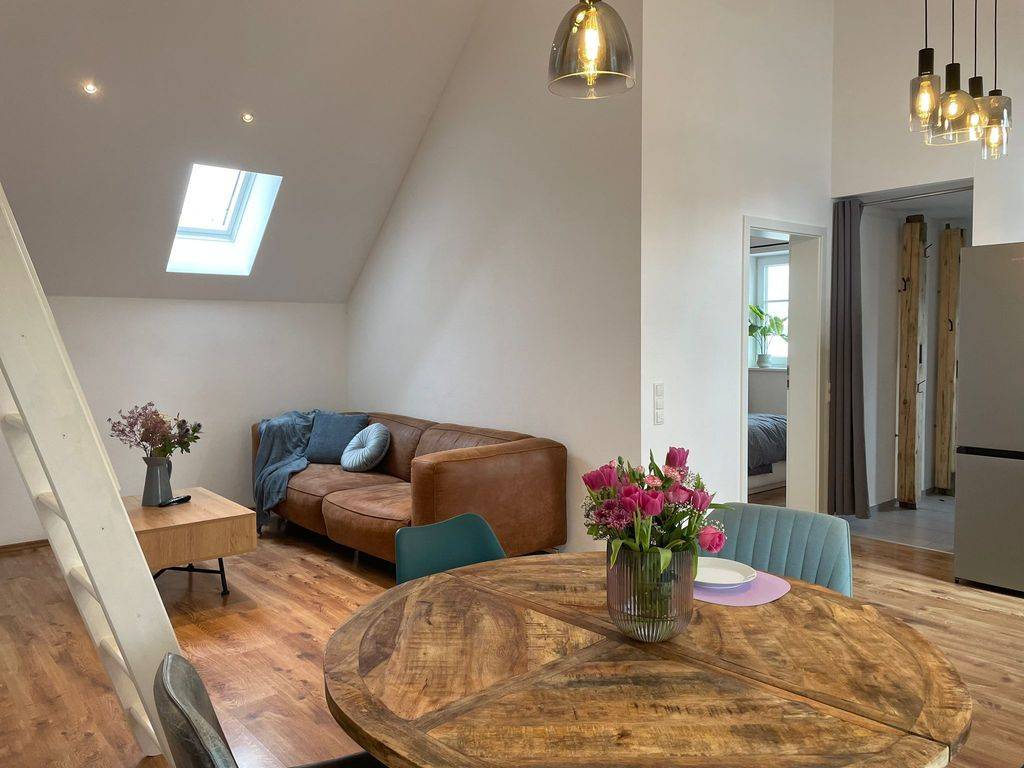 70 M² Ferienwohnung ∙ 2 Schlafzimmer ∙ 6 Gäste - Königsbrunn