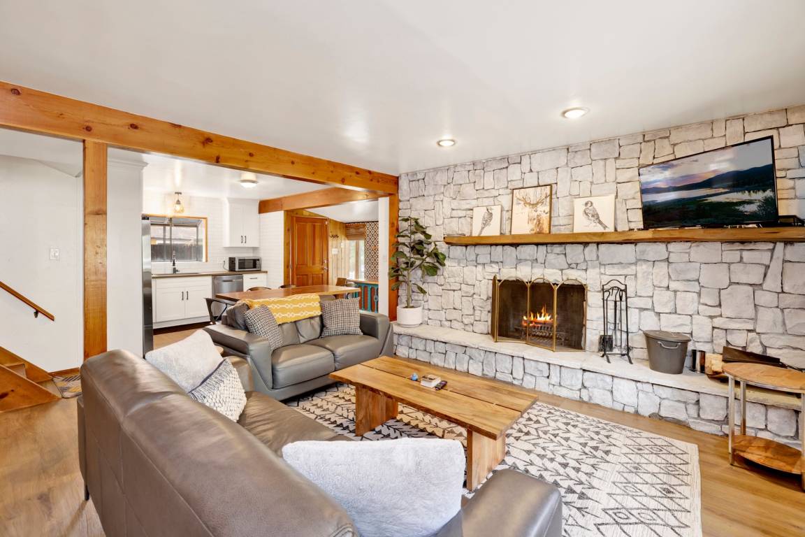 107 M² Cabin ∙ 4 Bedrooms ∙ 8 Guests - Big Bear, CA