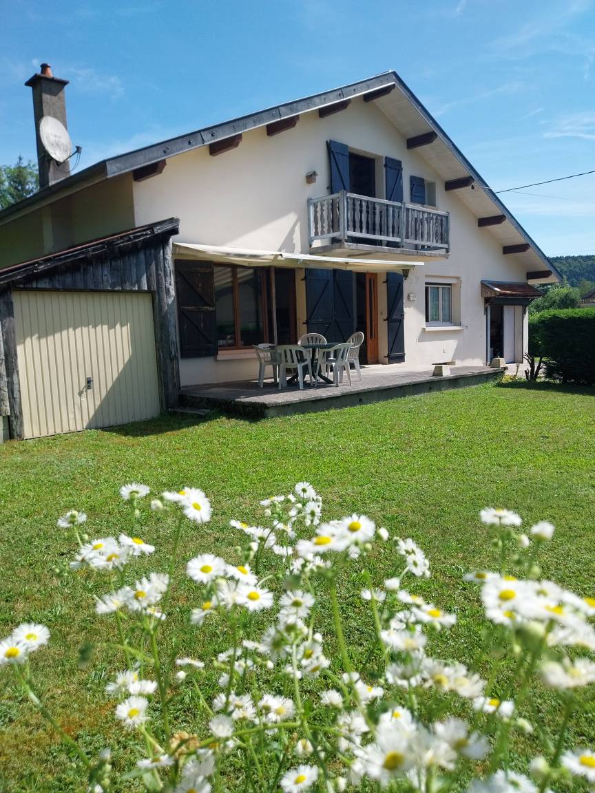 80 M² Apartment ∙ 3 Bedrooms ∙ 6 Guests - Poligny