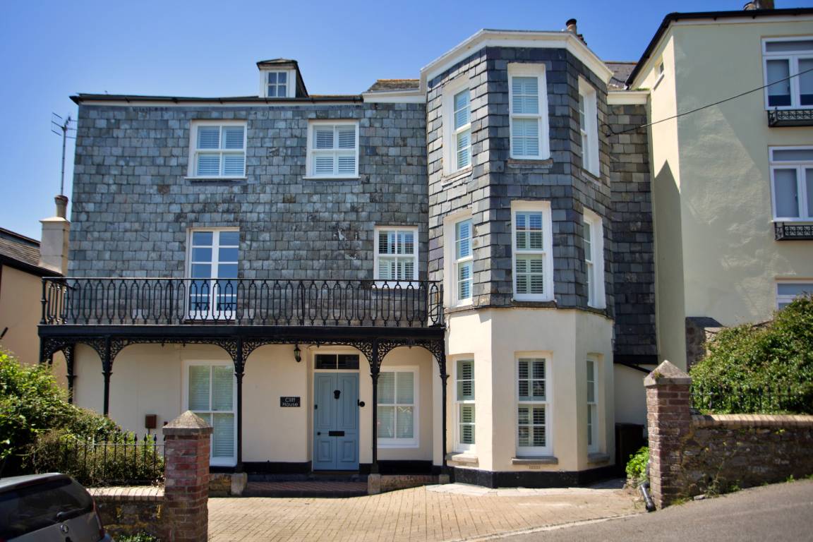 360 M² House ∙ 6 Bedrooms ∙ 12 Guests - Plymouth