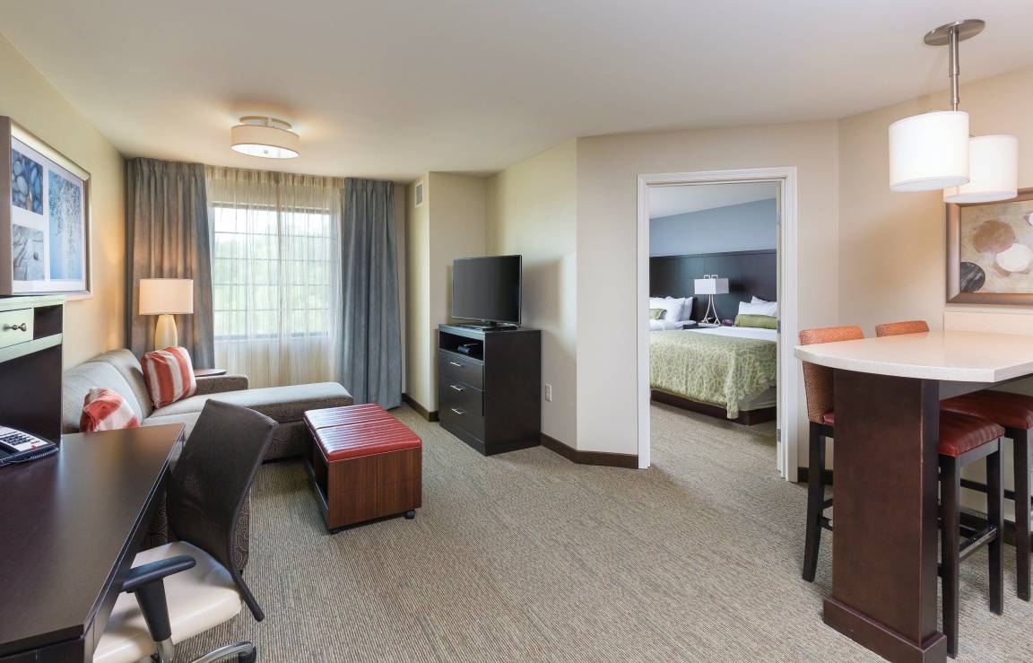 Condo ∙ 1 Bedroom ∙ 5 Guests - Canton, OH