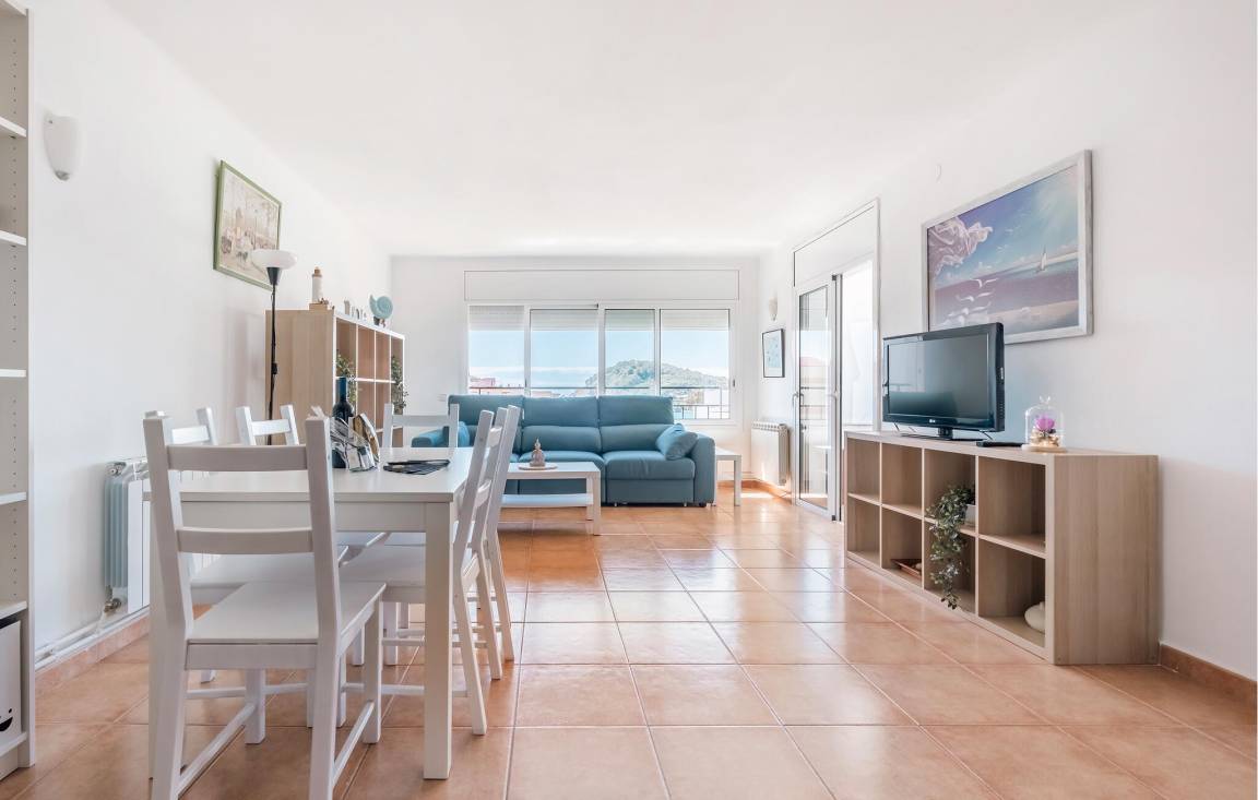 80 M² Apartment ∙ 3 Bedrooms ∙ 6 Guests - Palamós